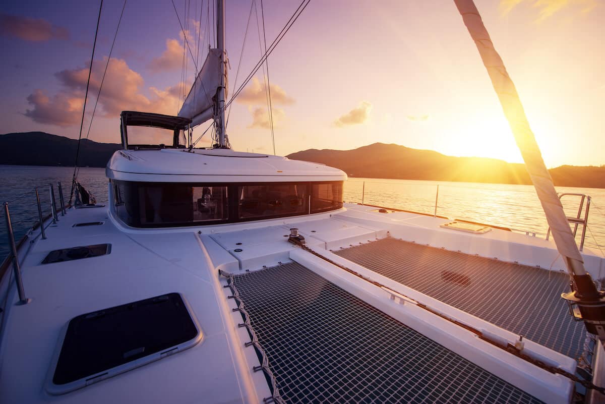 5 Best Liveaboard Boats: Compare Boats