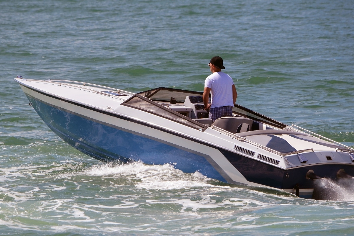 Inboard vs. Sterndrive: Pros & Cons of Each Propulsion System | Boatsetter