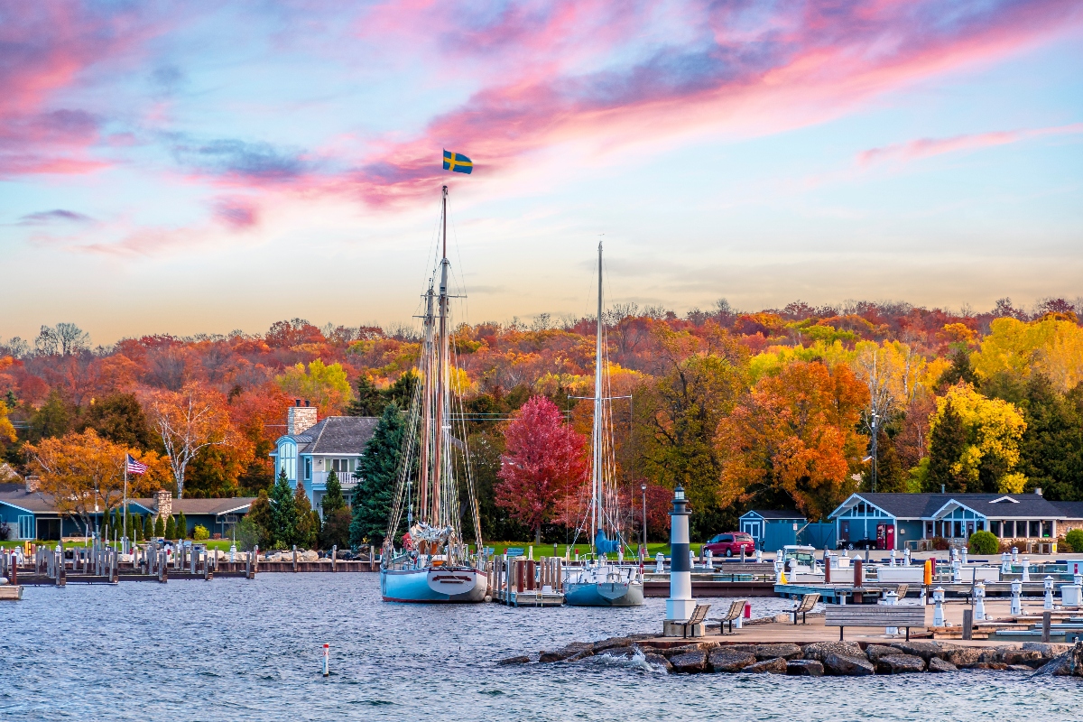 15 Best Fall Destinations to Explore by Boat | Boatsetter