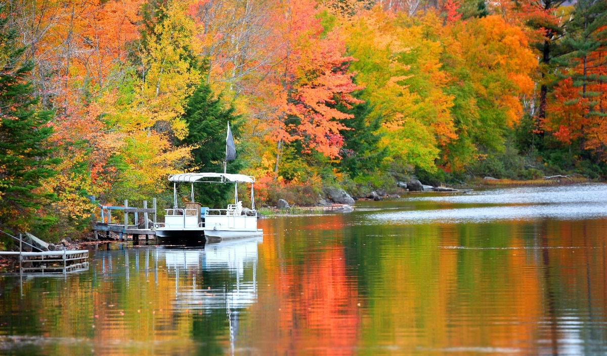 9 Best Places to See Fall Foliage by Boat | Boatsetter