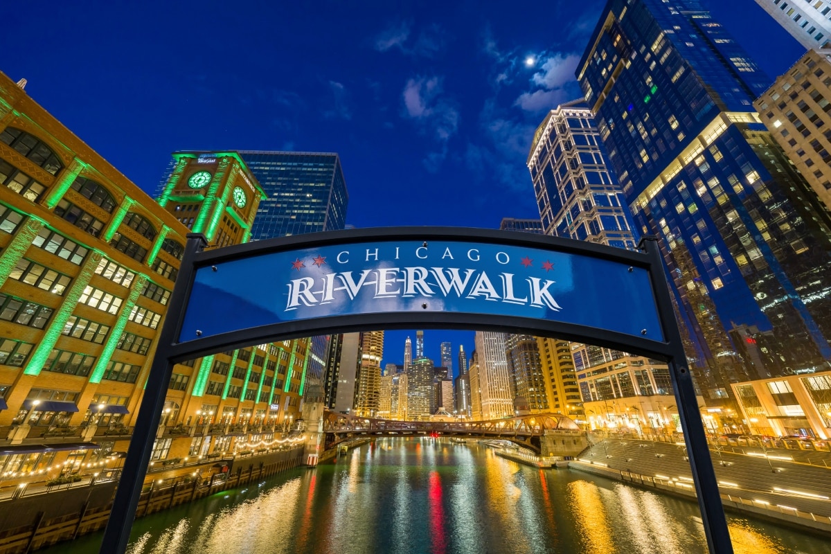Things to Do at the Chicago Riverwalk: A Guide for Boaters