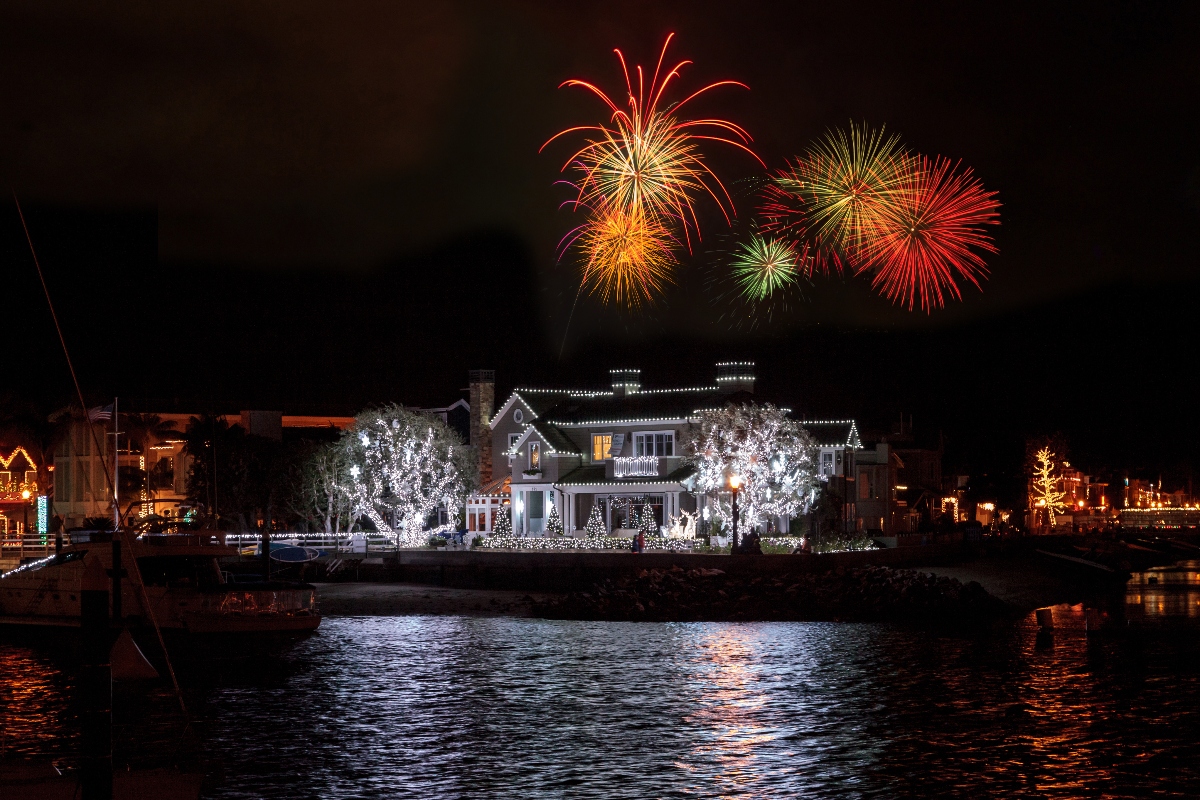 10 Holiday Events & Activities That Are More Magical on the Water